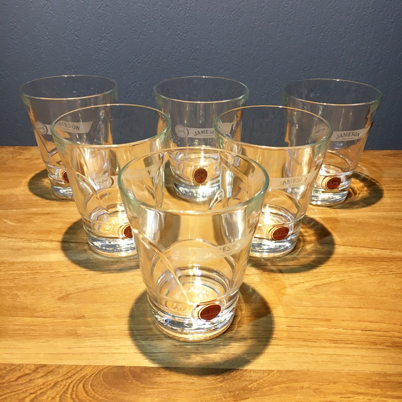 Glass Jameson on the rocks model 3