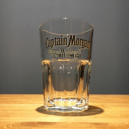 Glass Captain Morgan model mojito