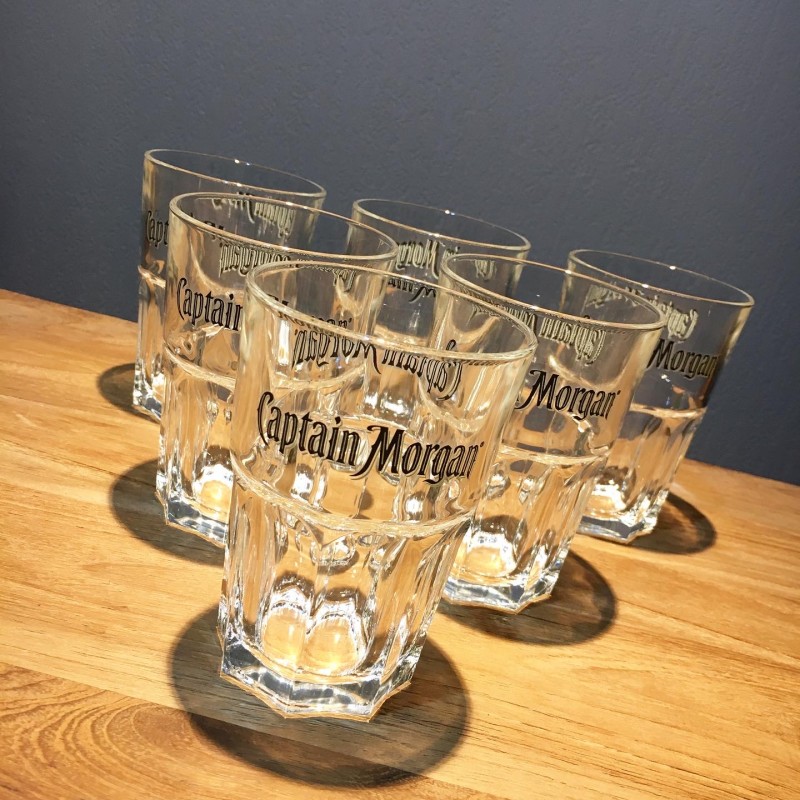 Glass Captain Morgan model mojito